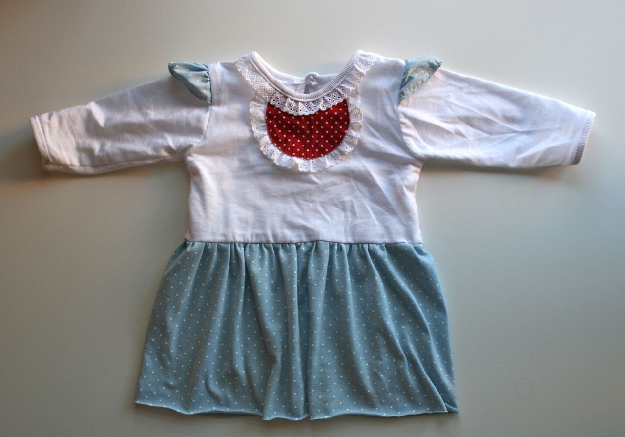Liese & Alyssa: Knit dress with bib front