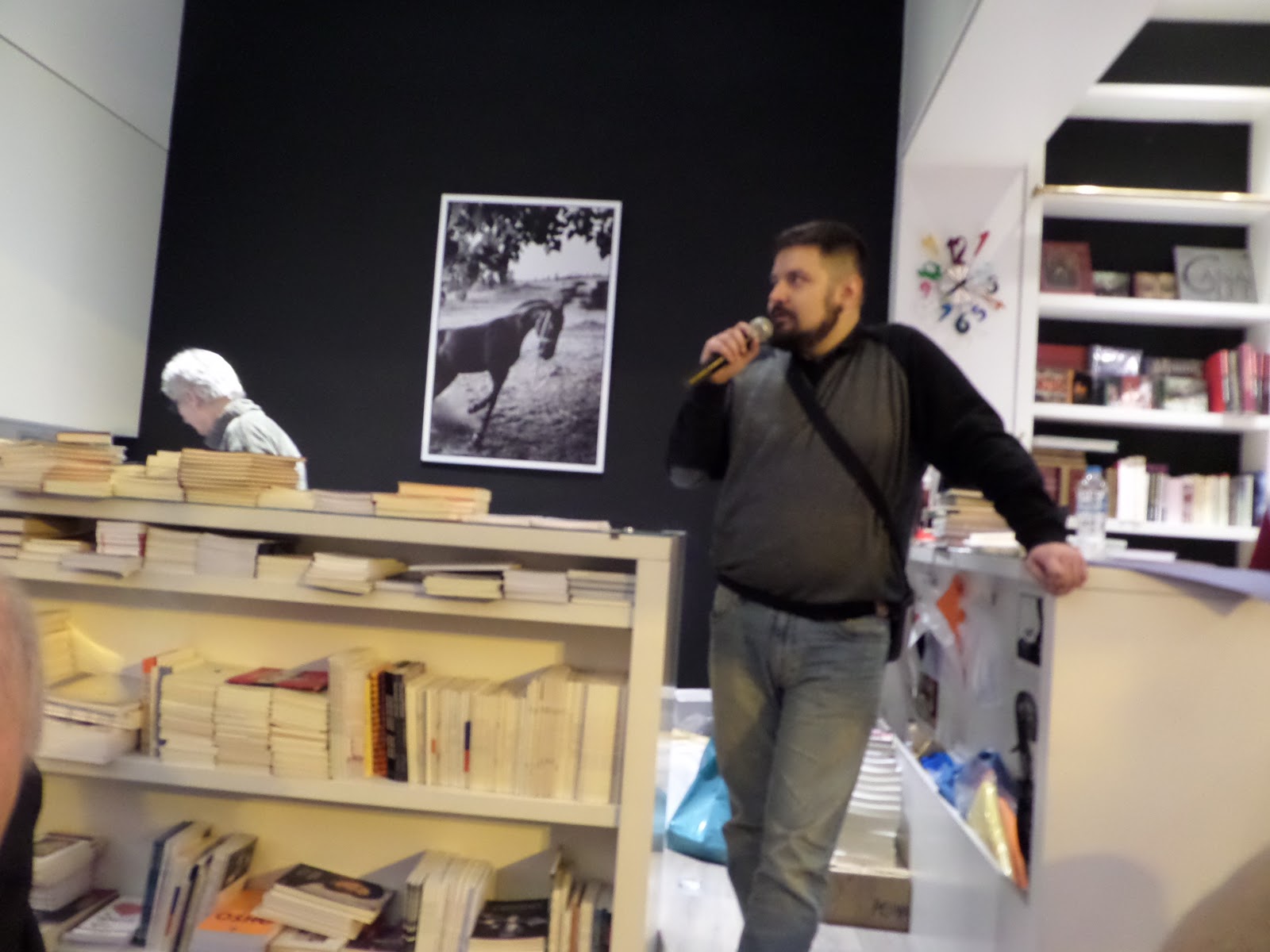 Με ανοιχτά βιβλία: Φωτογραφίες από την παρουσίαση της πρώτης ποιητικής ...