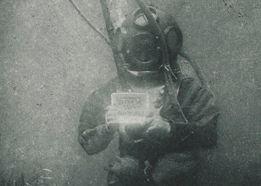 Taken in 1899, Here’s the World’s First Ever Underwater Portrait ...