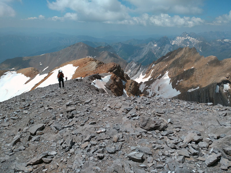 PICOS DE LOS GABIETOS POR LA ARISTA SO Y PICO DEL TAILLÓN | Ascensiones ...