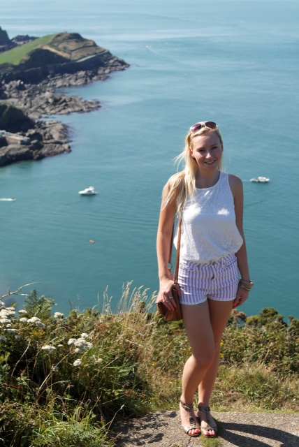 Zoe Georgina: OOTD, Topshop Candy Stripe Shorts!