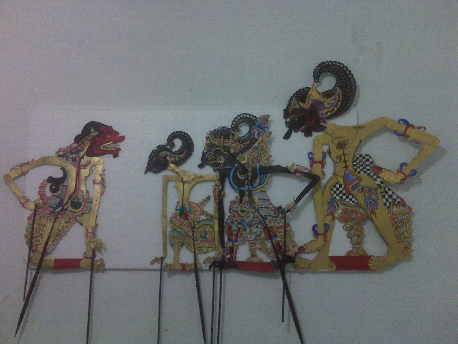 cara membuat wayang: MEMBUAT WAYANG KARTON