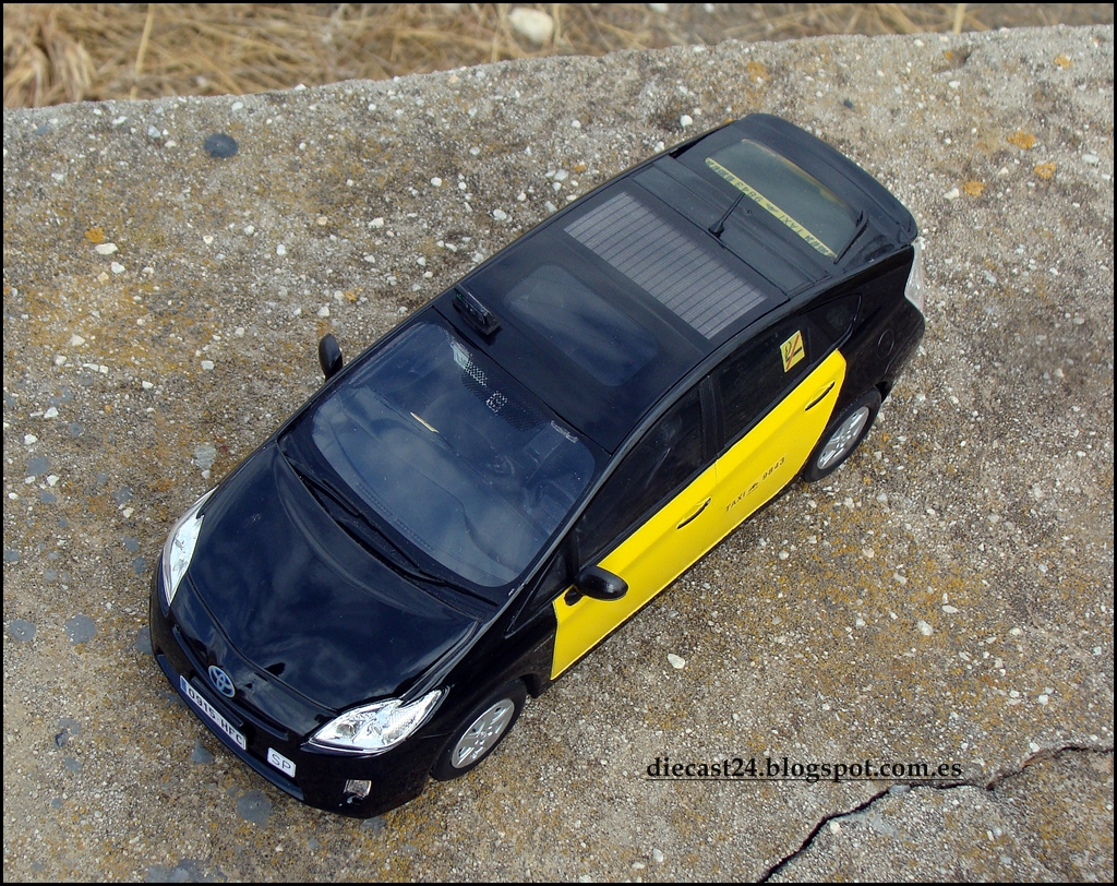1/24 Diecast miniaturas: TOYOTA PRIUS TAXI BARCELONA 1/24