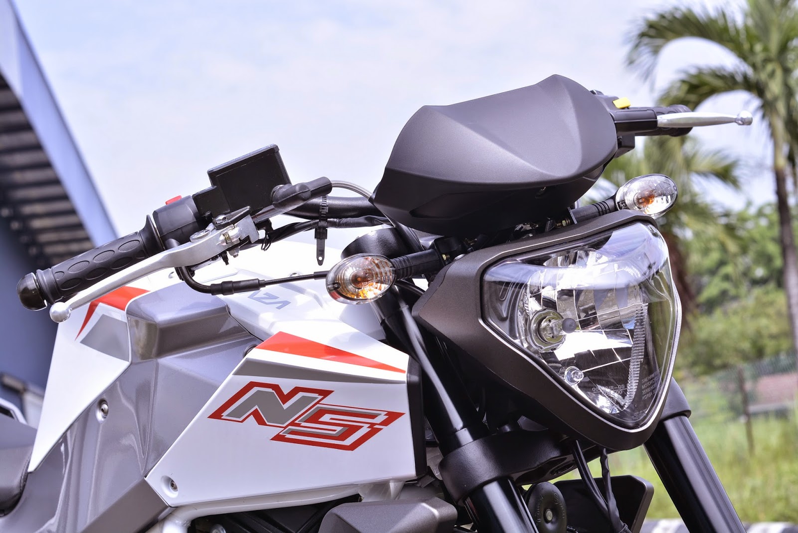 脫韁馬 之 廄: Naza與韓國KR Motors合作推出入門型重機 NAZA N5！