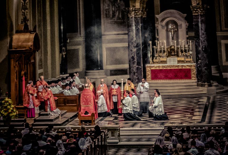 Modern Medievalism: "Behind the Mass": the 10th anniversary pontifical ...