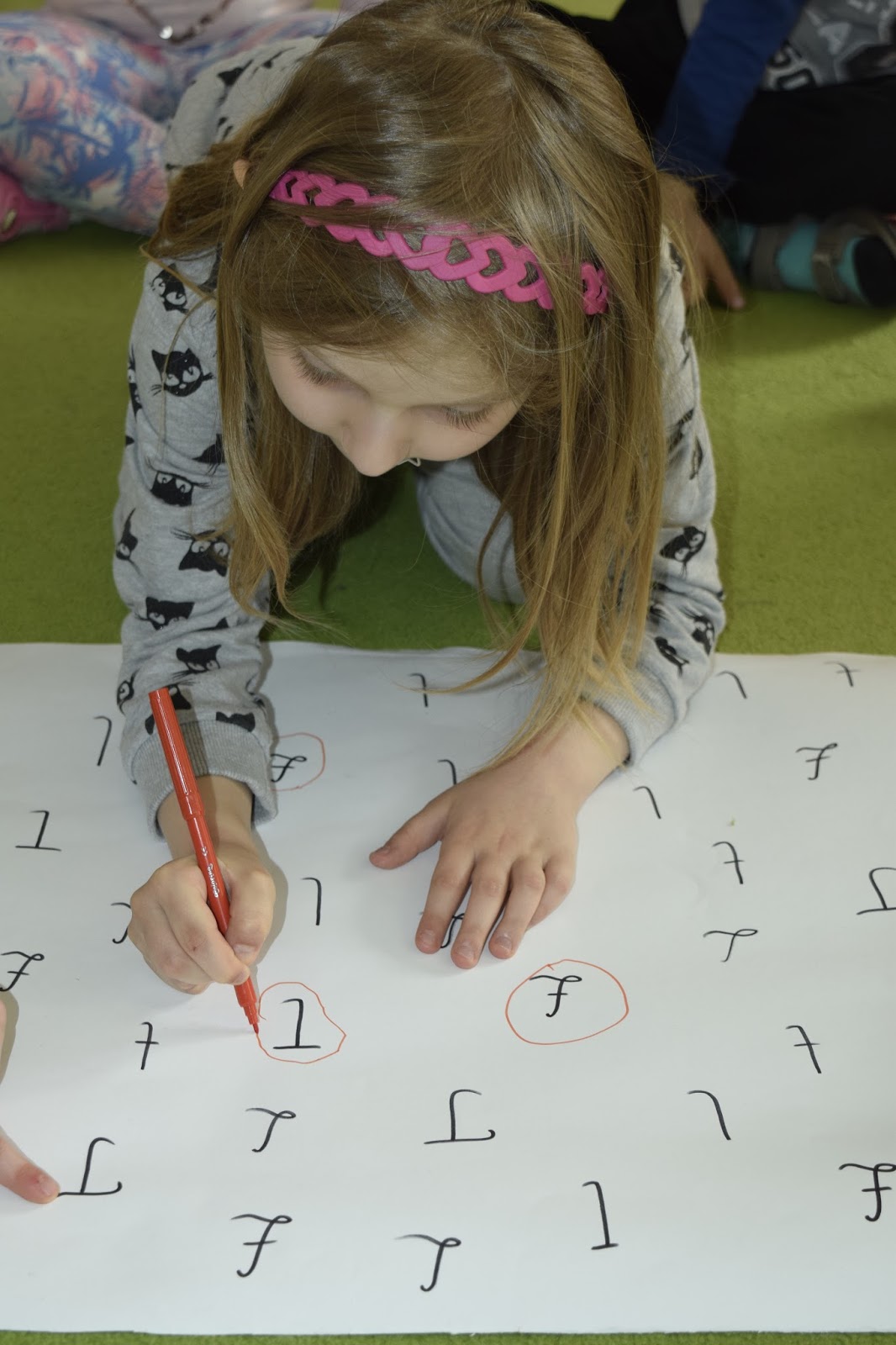 Niepubliczne Przedszkole "Pod Fiołkami": "Ł", "ł" jak ŁAPA na ...