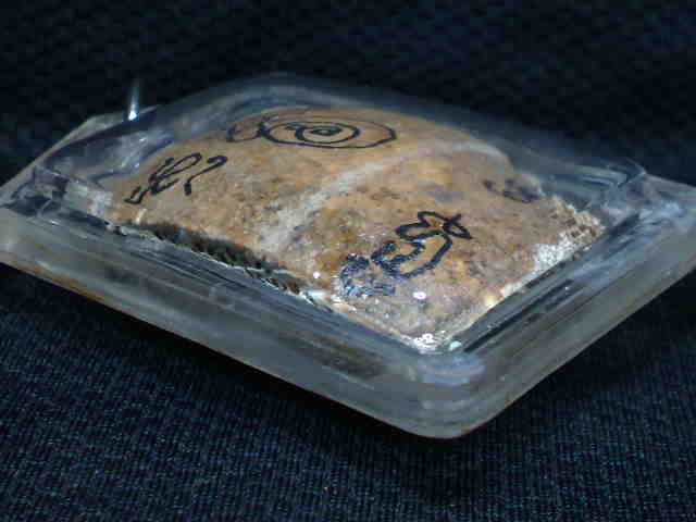 THAILAND AMULETS TCS: ♚编号16♚ 天靈蓋骨坤平 古巴教嗎 （WAT LONGLOO）