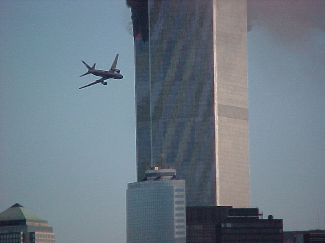 Mandarahus Tikid Tadau: 9/11: The moment before the second plane hits ...