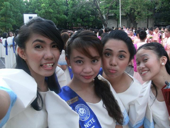 A Teacher's Charmed Life: Ang Pagdiriwang ng Sulo (The Torch Ceremony)