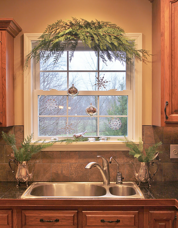 I'm Sharon with you...: Christmas Kitchen Window
