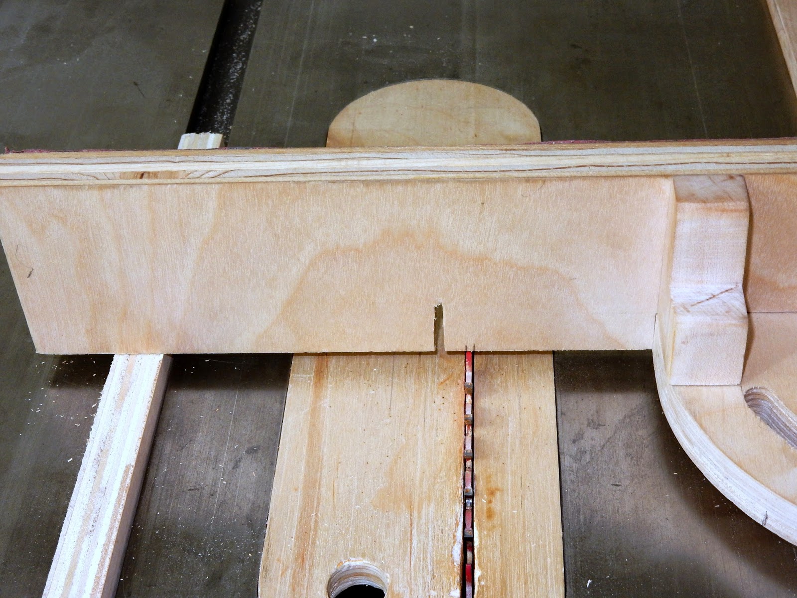 Jax Design: Bending Wood with Miter Gauge Kerf Jig