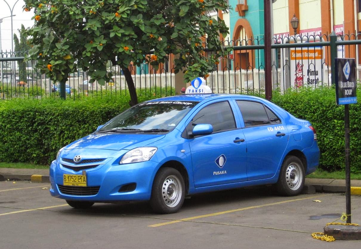 Thomas Bondan Blog: Toyota Limo, Buat Yang Mau Sedan Dengan Harga Murah