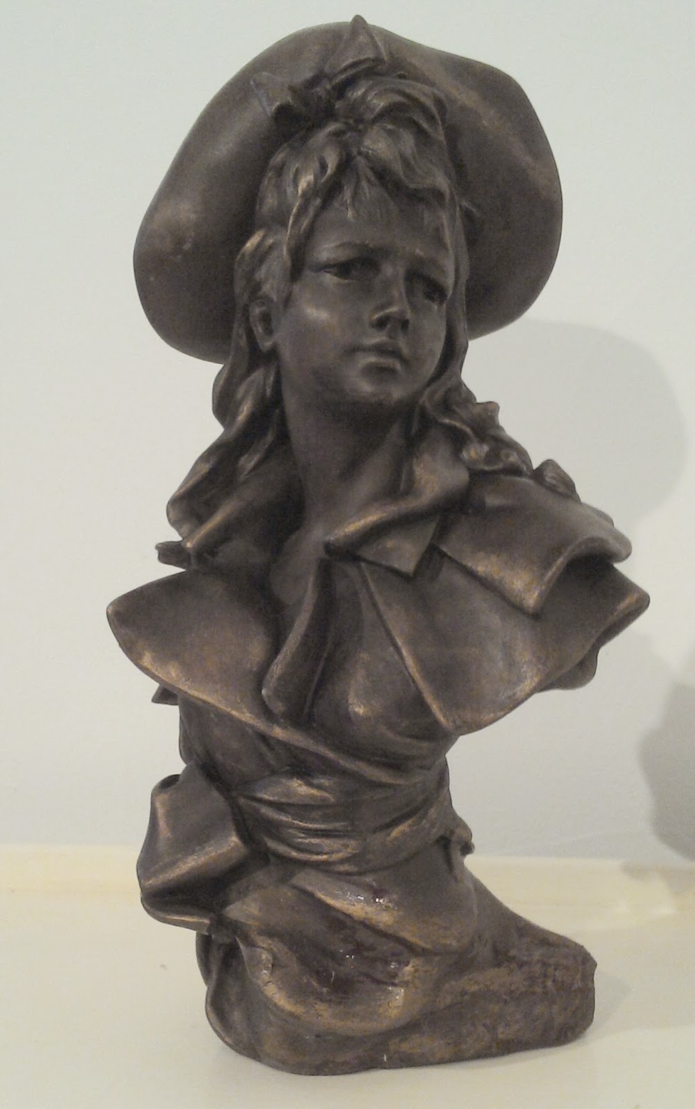 ancien sculpture statue buste demoiselle élégante au chapeau XIXeme