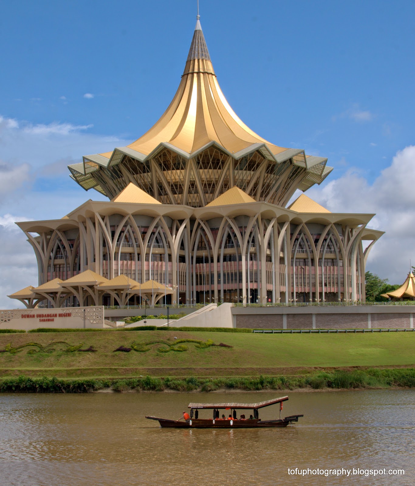 Tofu Photography: The Sarawak Assembly building in Kuching, Sarawak ...