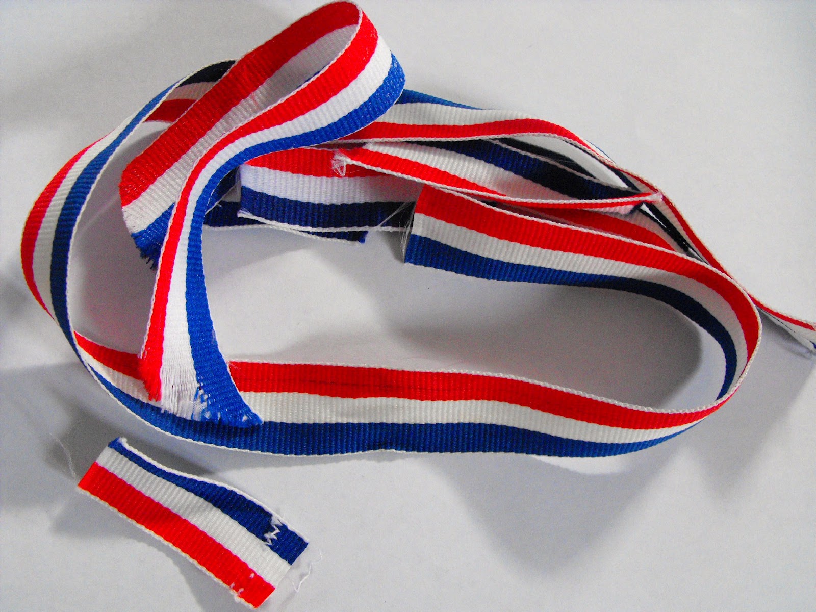 Ruby Murrays Musings: Tutorial - Stitch your own Recycled Medal Ribbon ...