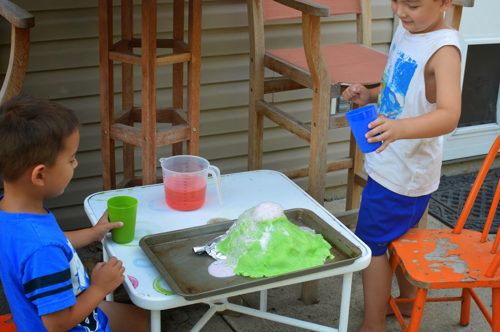 Huang Family: Play dough Volcano