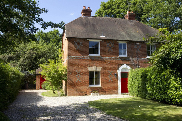 Kate Middleton's childhood home sold at auction - News Funtuna