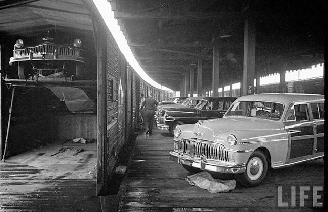 Industrial History: Carrying Automobiles in Boxcars