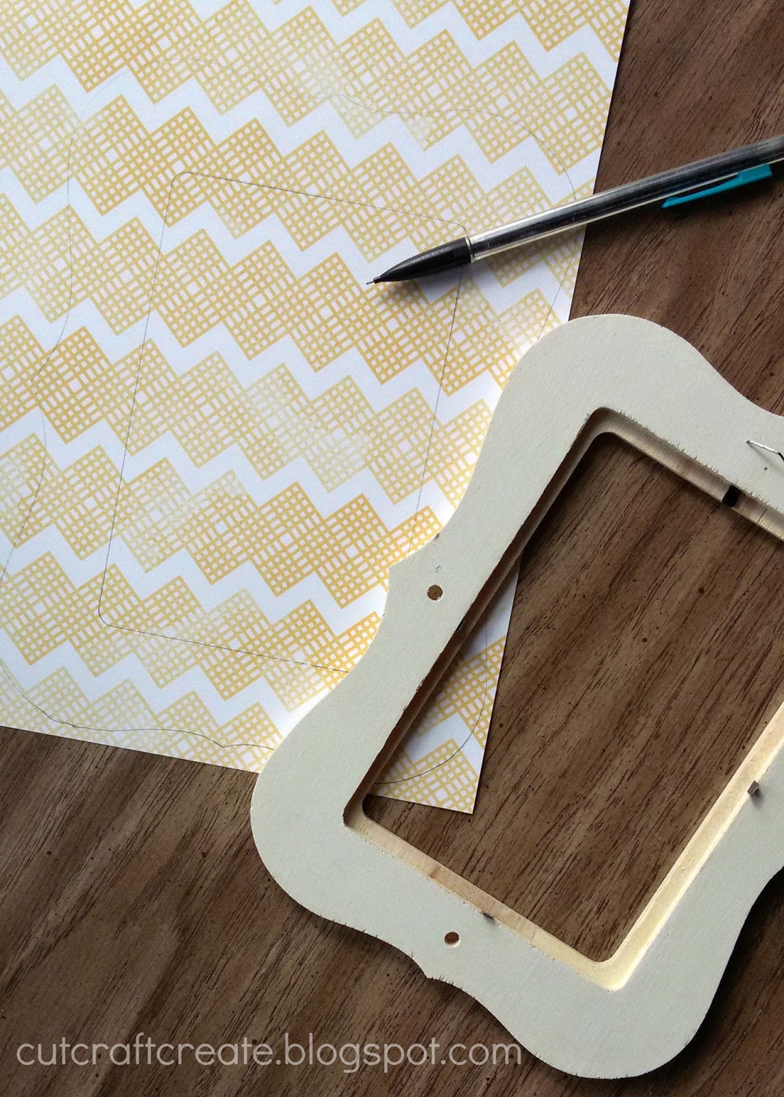 Cut, Craft, Create: Custom Frame DIY in 5 minutes!