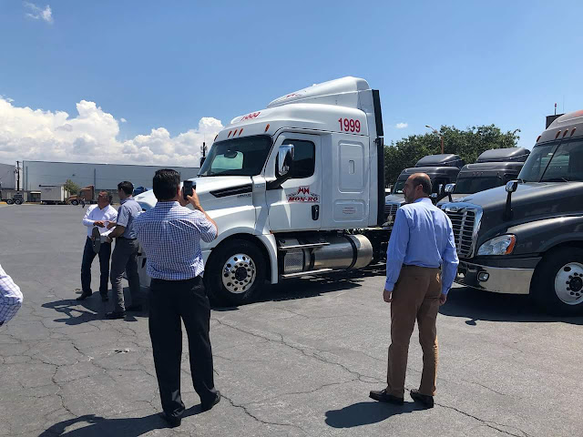 DIECIOCHO RUEDAS: FREIGHTLINER MÉXICO ENTREGA A TRANSPORTES MON RO UNA ...