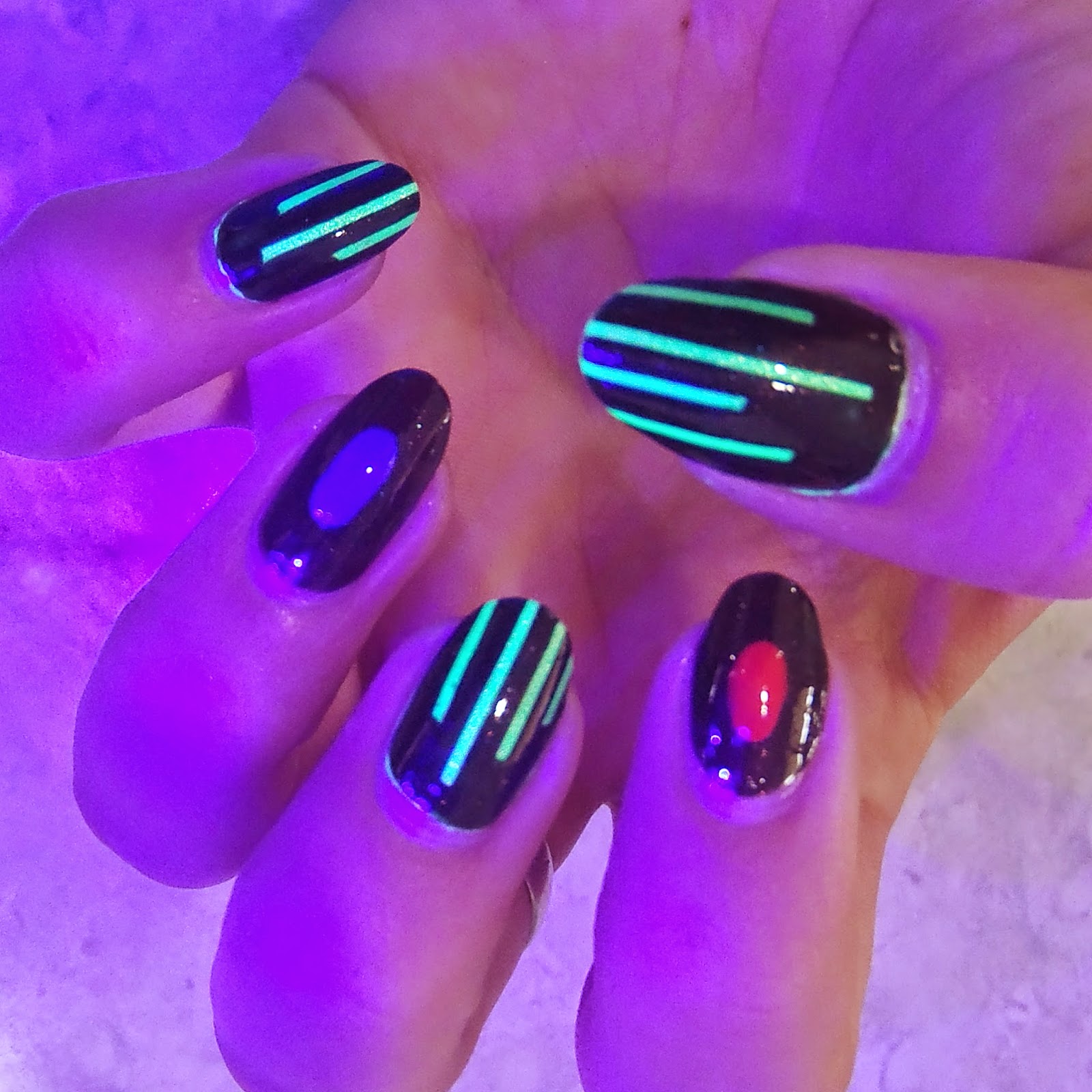 Gormay Nails: The Matrix nails