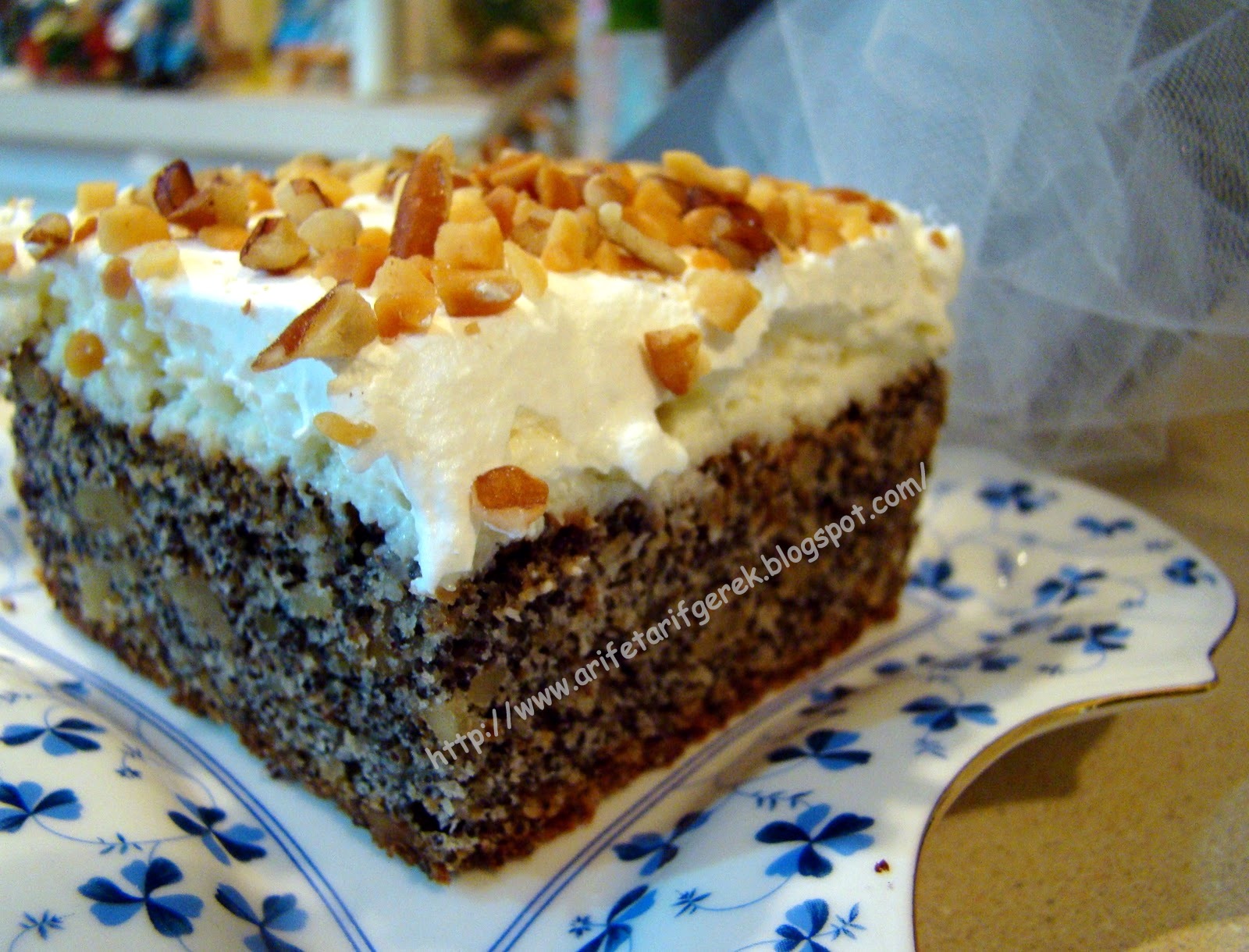 ARIFE TARIF GEREK: Hashasli Cevizli Kek