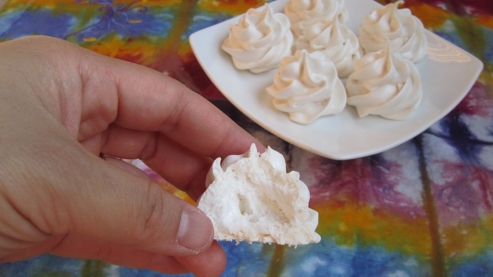 Sweet Tooth Lulu: Meringue Cookies aka Suspiros