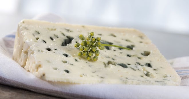 Roquefort Cheese : Interesting Facts and Pairing Ideas - Grapes & Grains