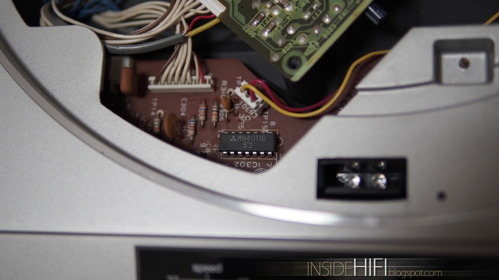 Inside Hi-Fi: Technics SL-QX200 (SL-QX200-SEi)