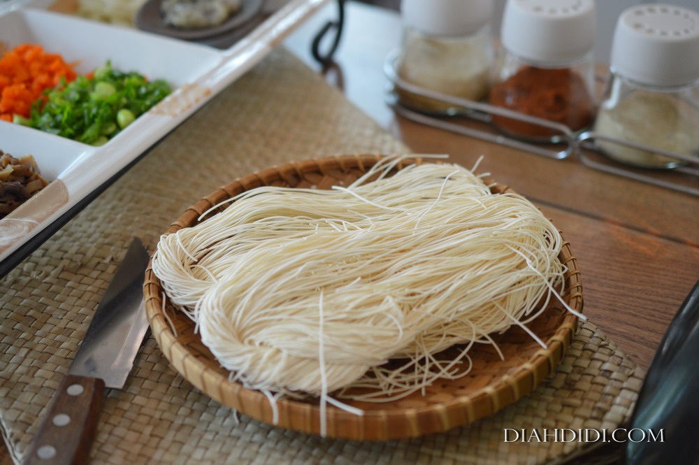 Diah Didi's Kitchen: Misoa Cup Mini Ayam Jamur