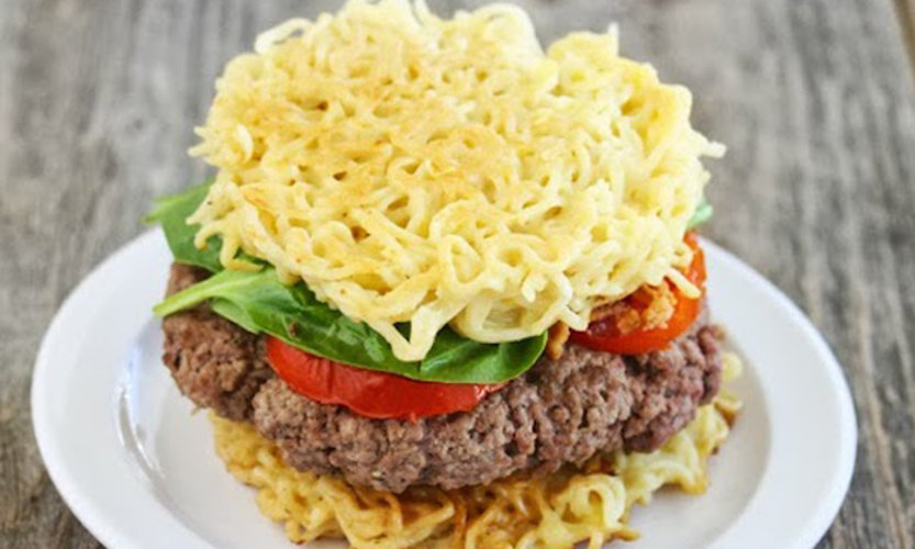 Bosan Santap Mie Instan yang Begitu Aja? Bikin "Mewah" Dengan Cara Ini