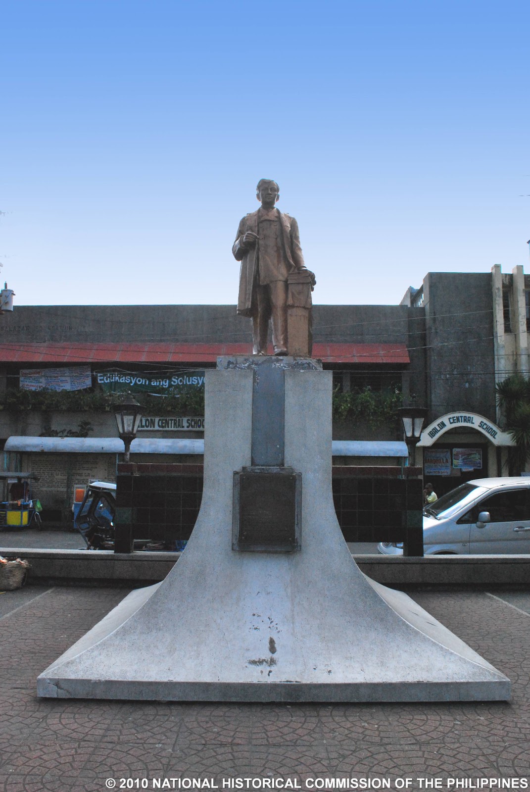 Sari-saring Monumento Alay Kay Rizal: Legazpi City Plaza - Legazpi City ...