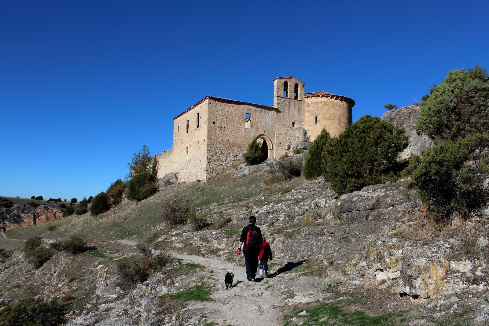 Ruta hasta el Priorato y Ermita de San Frutos ~ EXCURSIONES Y SENDERISMO
