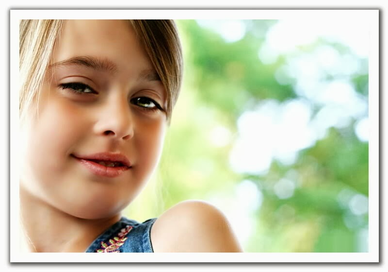 cute kids wallpaper: innocent princesses