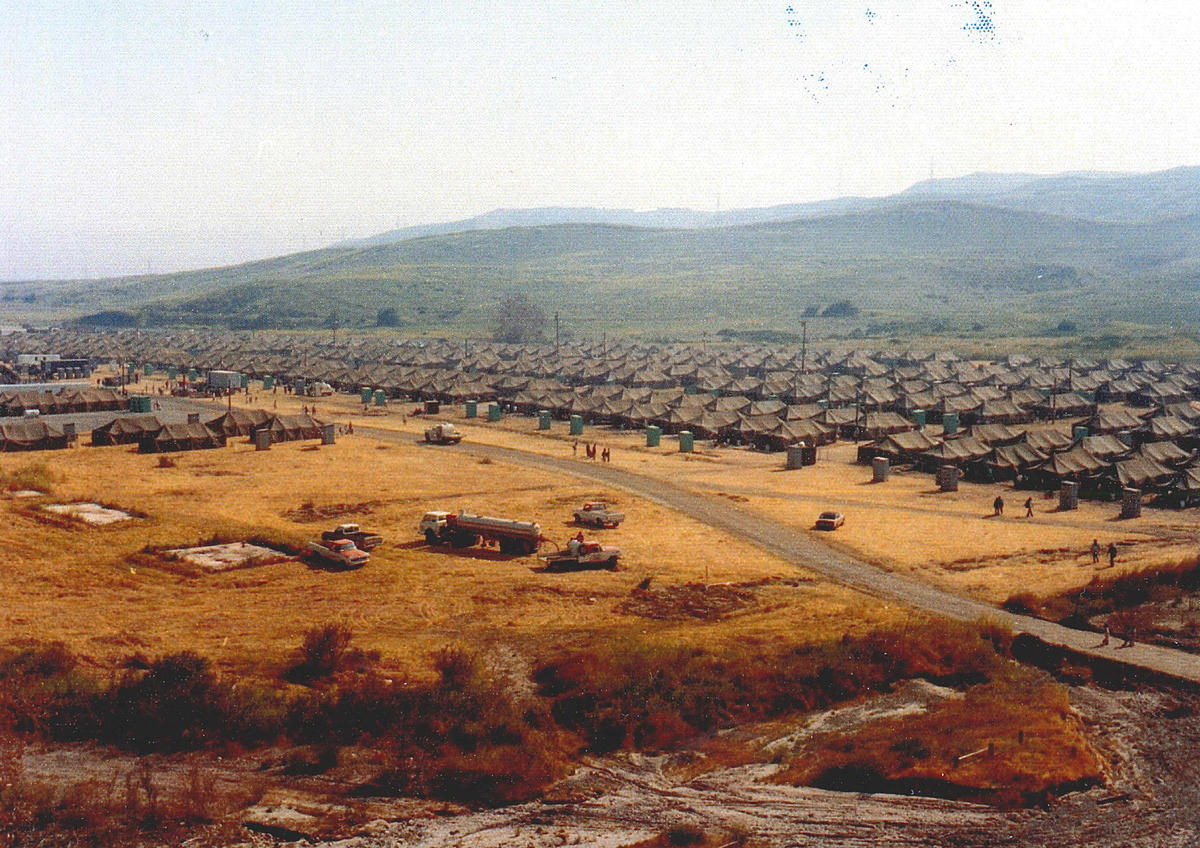 Người Tỵ Nan : Camp Pendleton 1975