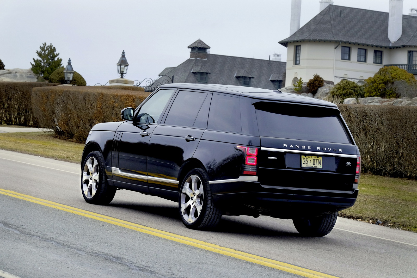 Over 60,000 Range Rovers Being Investigated After 2015 Recall | Carscoops