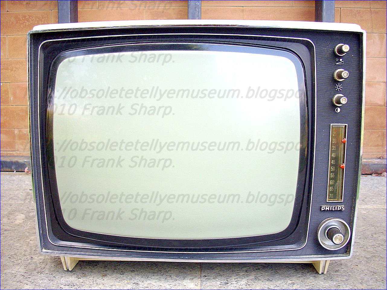 How to use an old philips from the 70s : r/crtgaming