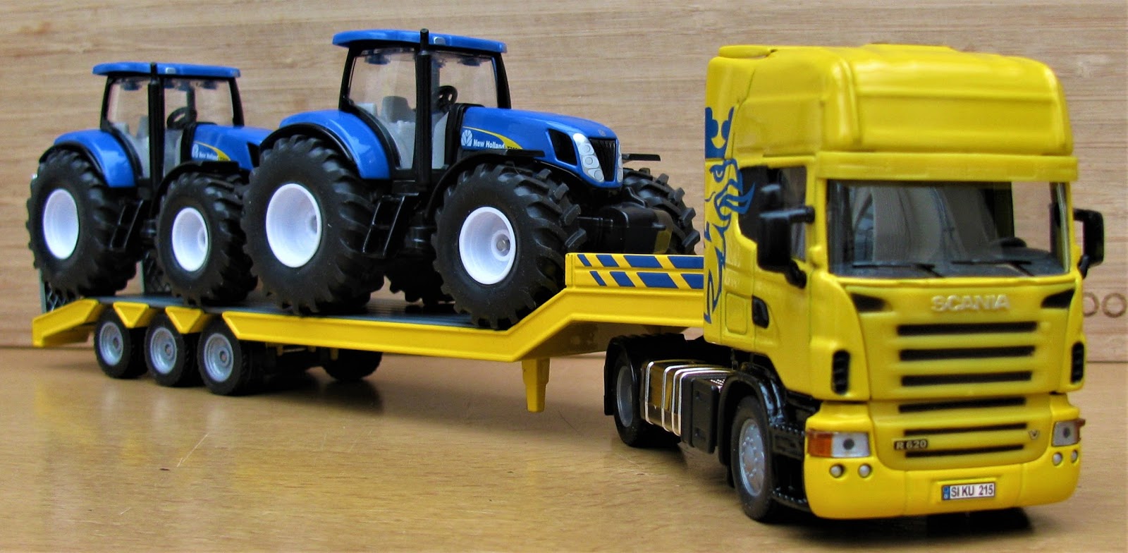 Siku Fotoblog.: Siku 1984 Scania R620 Truck met dieplader.