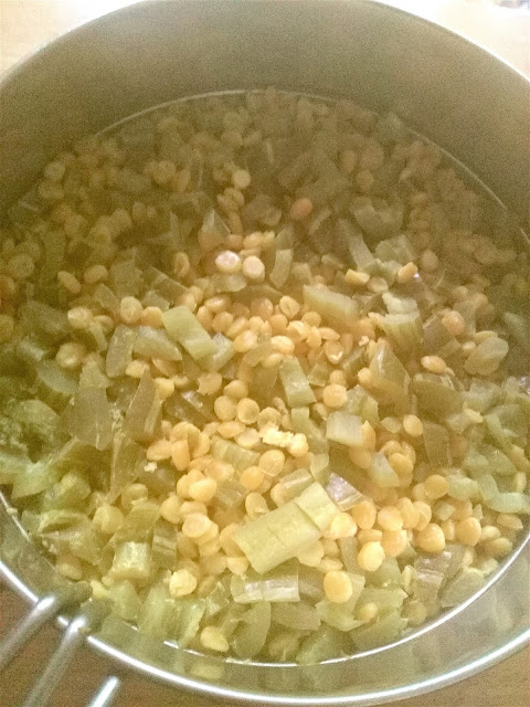 SNAKE GOURD CURRY (PUDALANGAI KOOTU) Protein rich, high fibre, low carb ...