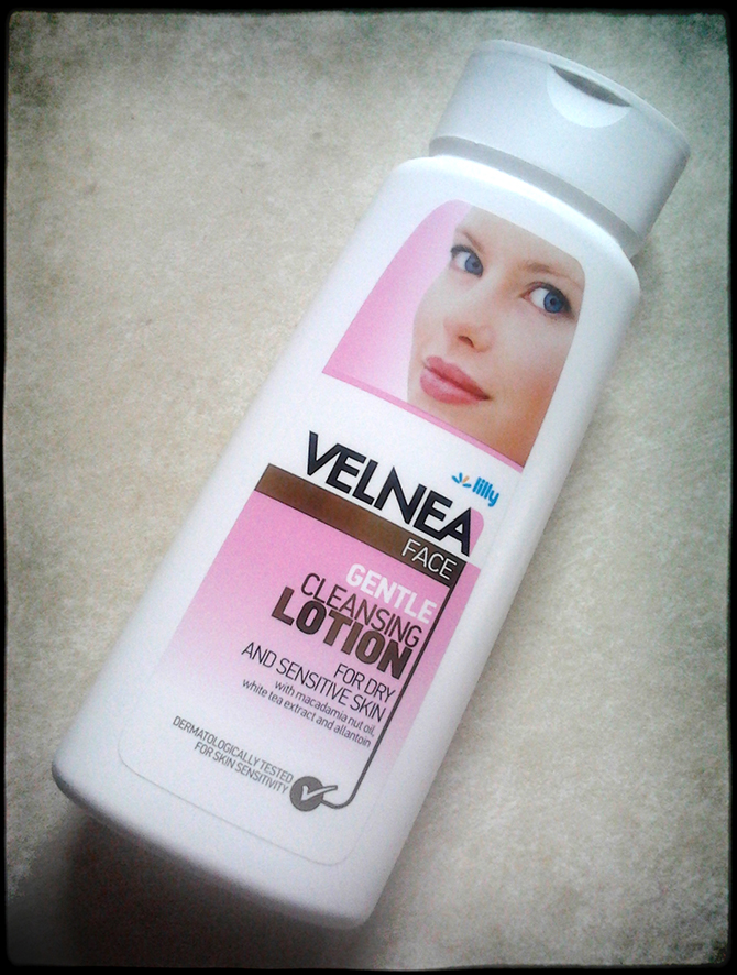 VELNEA FACE GENTLE CLEANSING LOTION for dry and sensitive skin