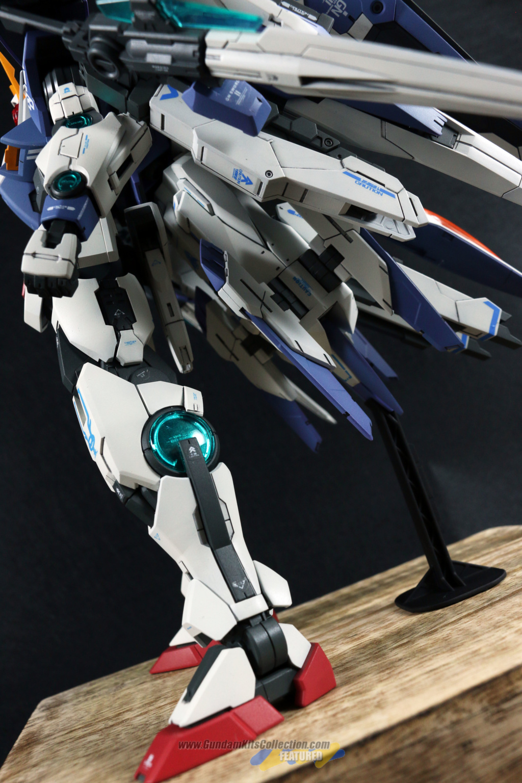 Painted Build: MG 1/100 00 XN Raiser