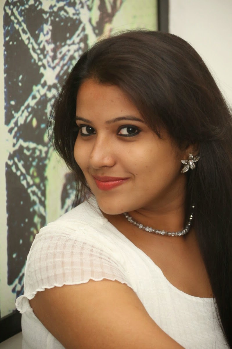 Actress Vandhana Latest Photo Gallery - Cine Gallery
