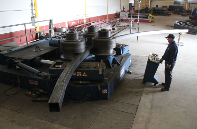 Talleres Lumbreras: ¿Conoces el proceso para curvar metales?