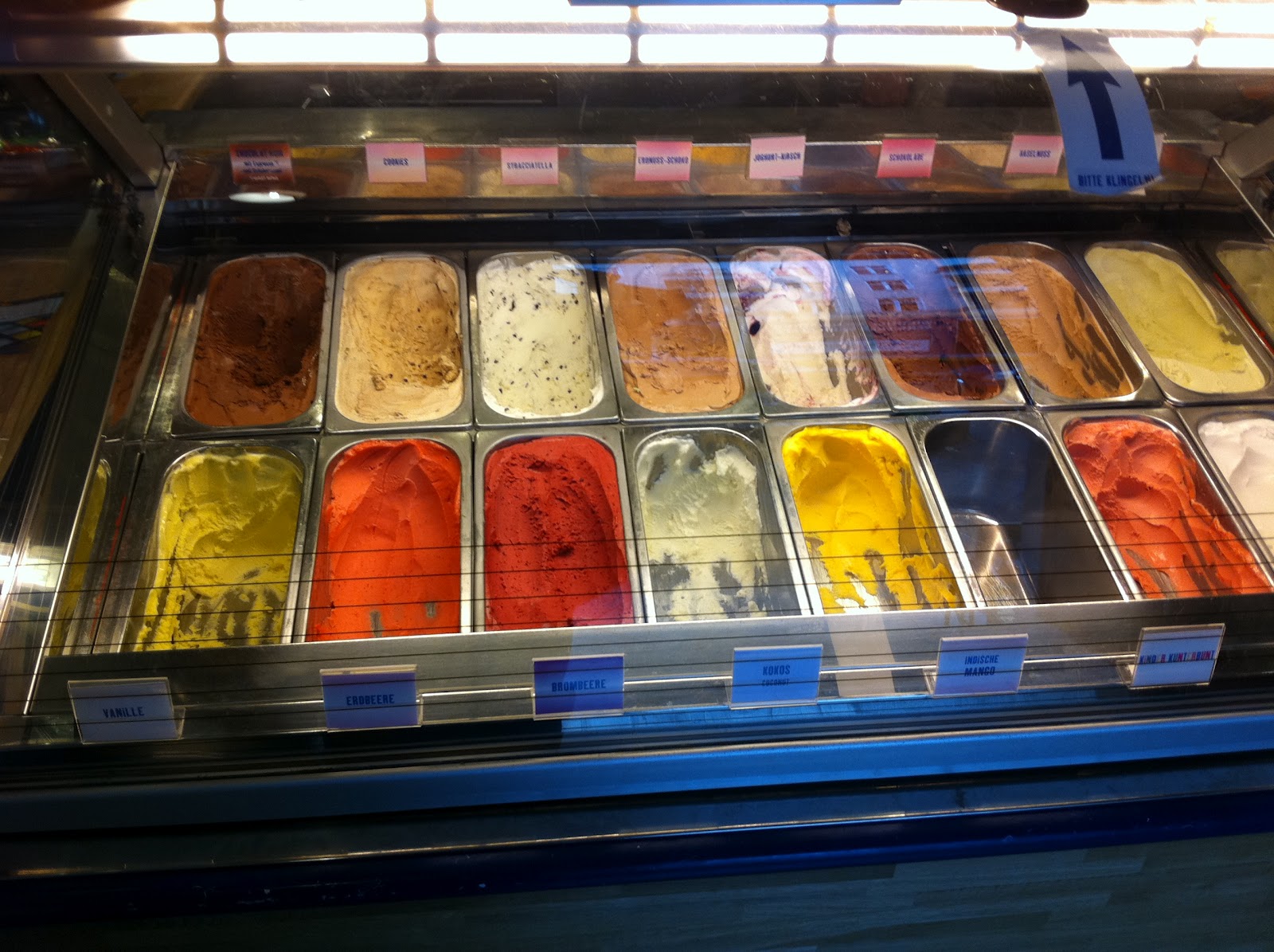 EIS SALON: Berlin. Wedding. Pingolino Eis.