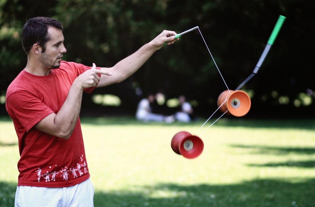 JUGUETES PARA TODOS: BREVE HISTORIA DEL DIÁBOLO