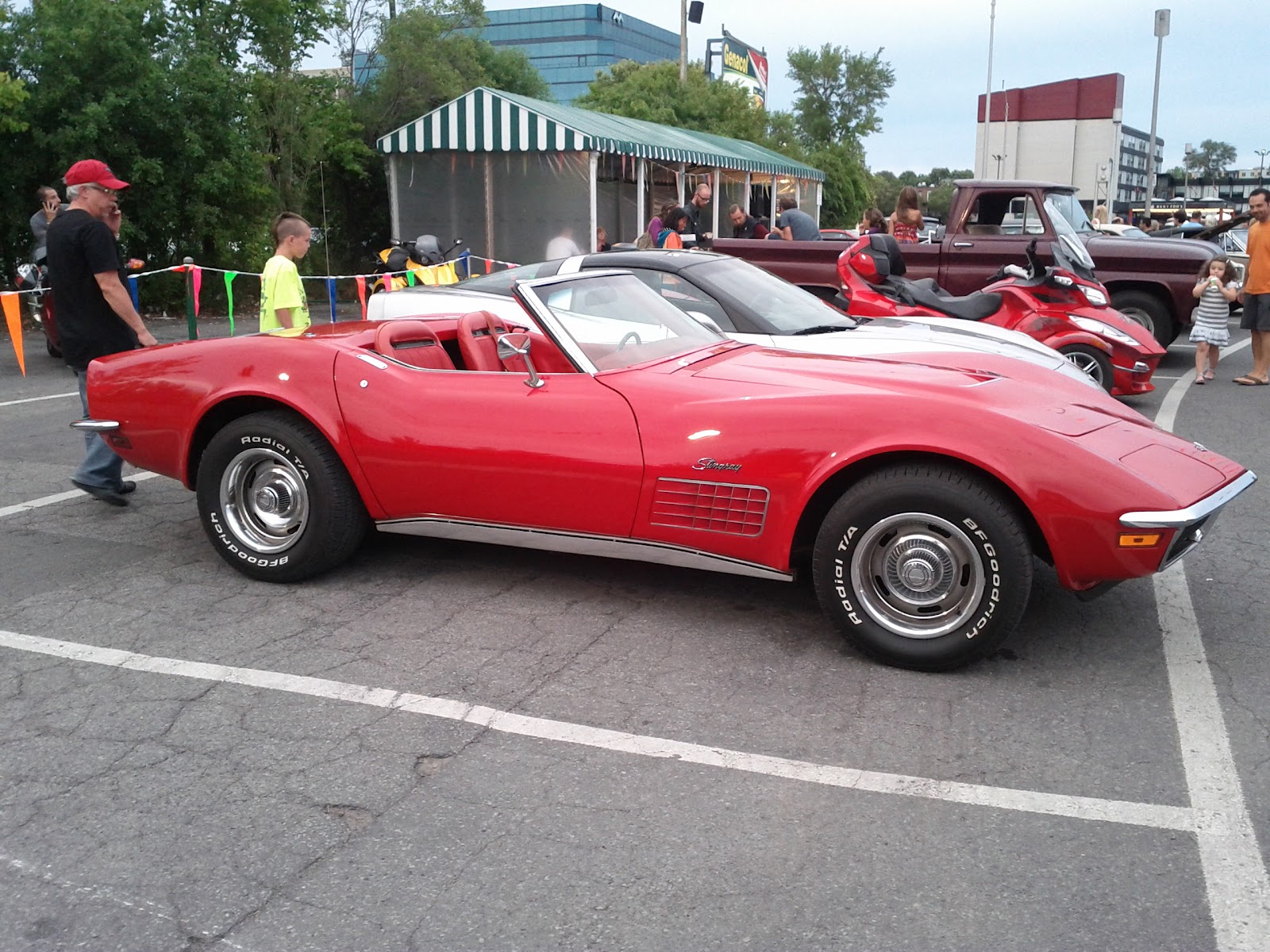 Walking Solo: Classic Car Competition at the Orange Julep