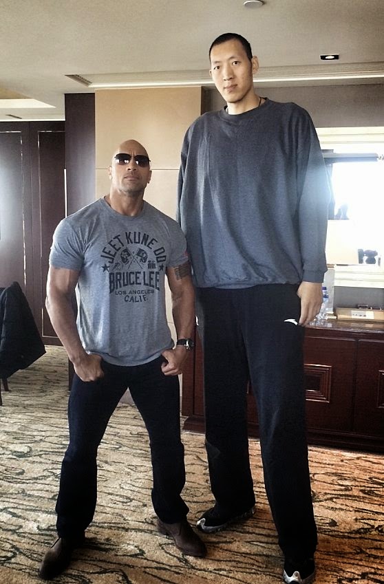 The Rock, Meet The Mountain - Sun MingMing Dwarfs Dwayne Johnson