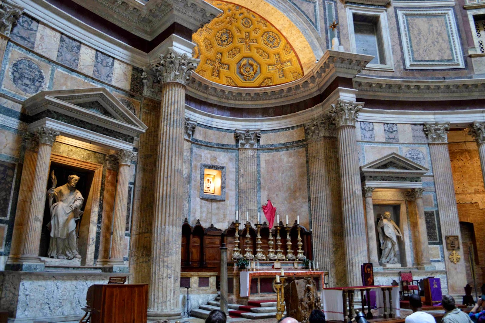 Prusiluskan väkerrykset: Pitkäperjantain kirkkokierros Roomassa