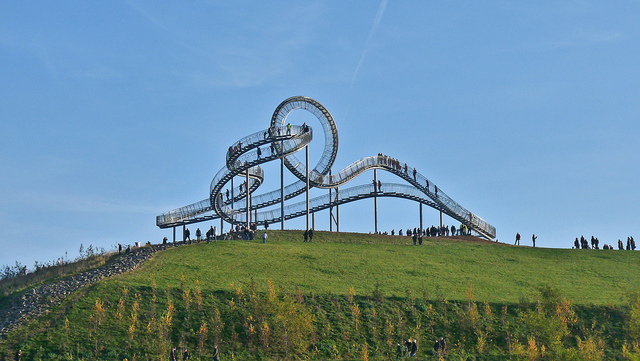 Crouching Tiger and Turtle – The Roller Coaster Walkway ~ Kuriositas