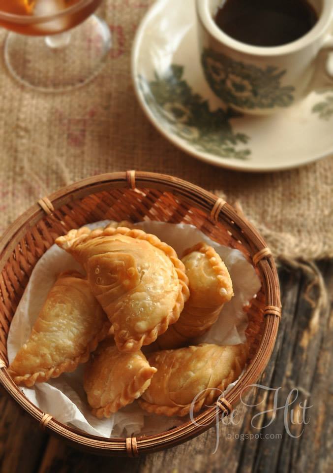 GeeHut: Karipap rangup emak memang best!